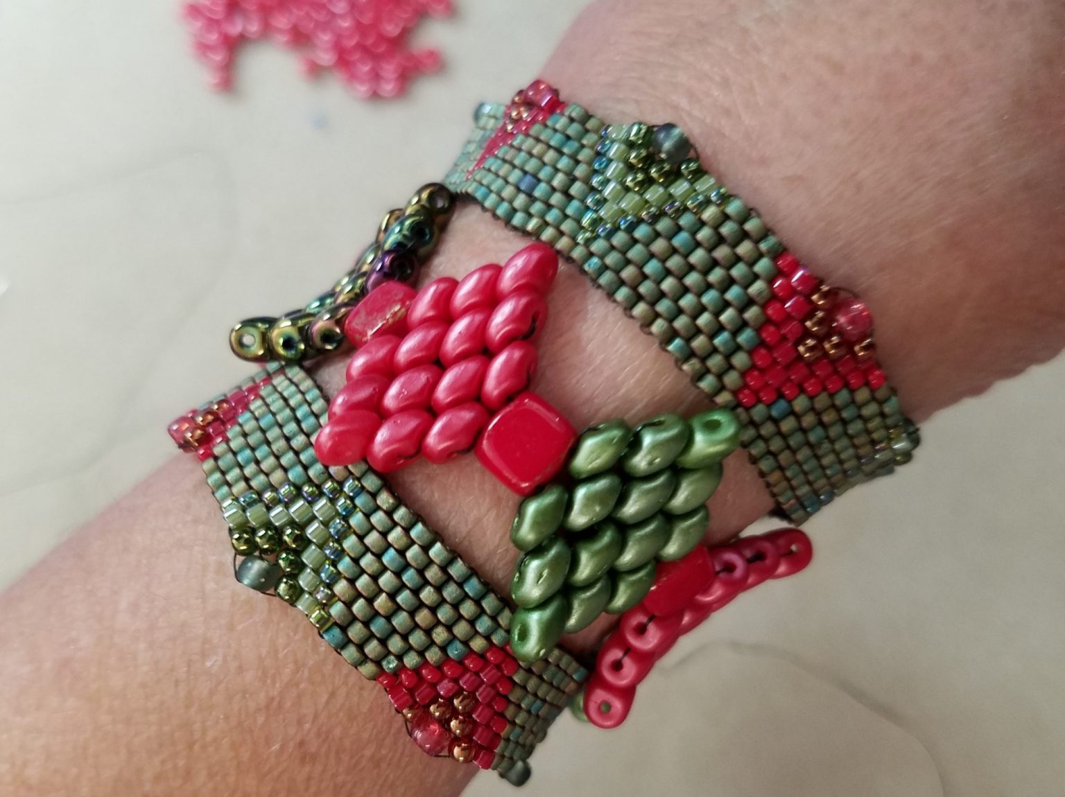 Ruffled Peyote Cuff Bracelet Intro – The Alluring Bead Boutique