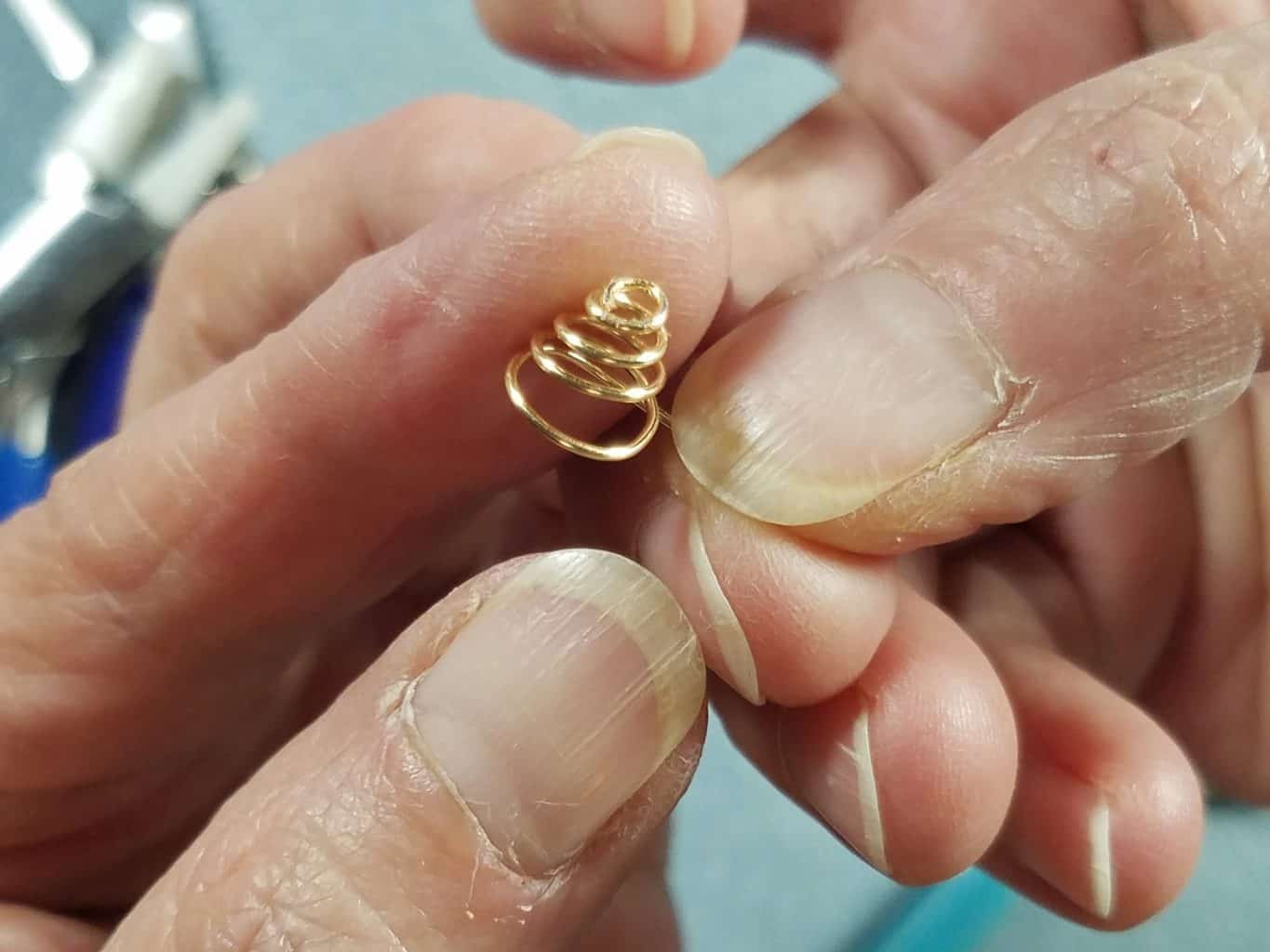 Wire Wrapping Techniques – Advanced Briolette Wire Wraps with Spiral ...