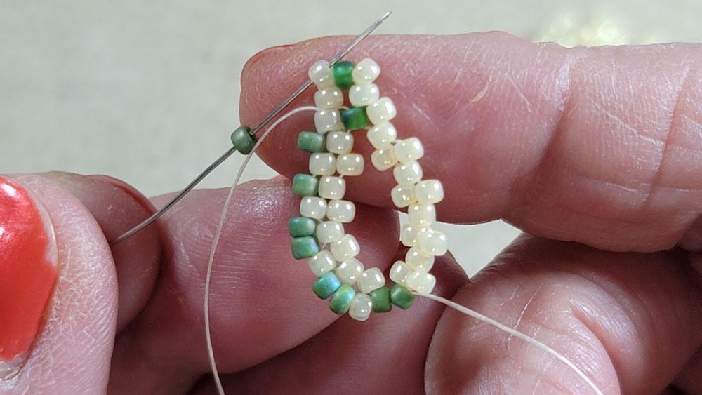 Russian Leaf Variation – Working in a Round – The Alluring Bead Boutique