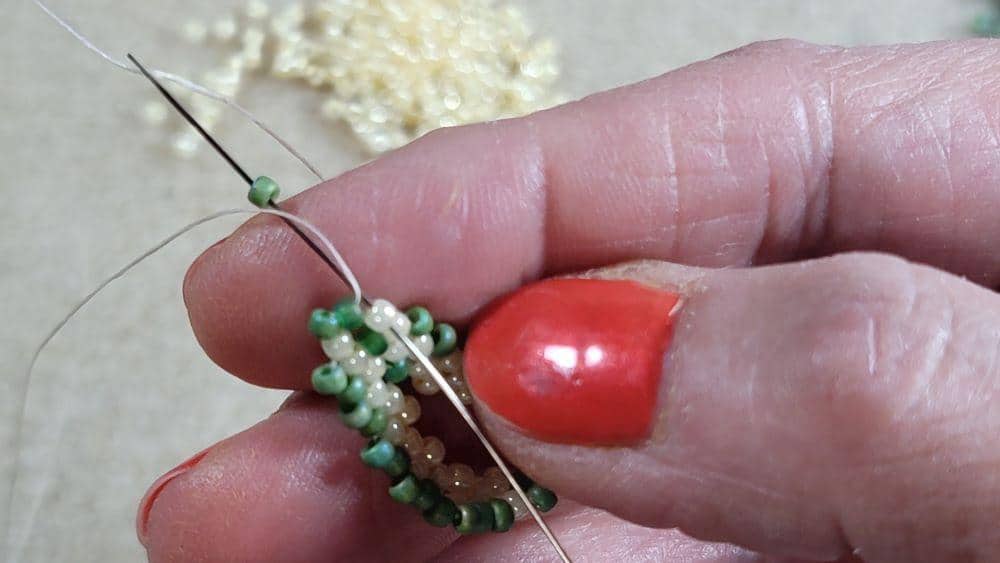 Russian Leaf Variation – Working in a Round – The Alluring Bead Boutique
