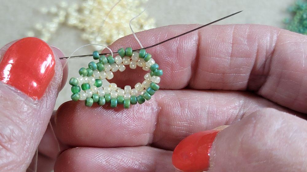 Russian Leaf Variation – Working in a Round – The Alluring Bead Boutique
