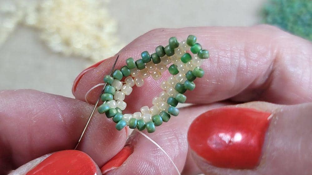 Russian Leaf Variation – Working in a Round – The Alluring Bead Boutique