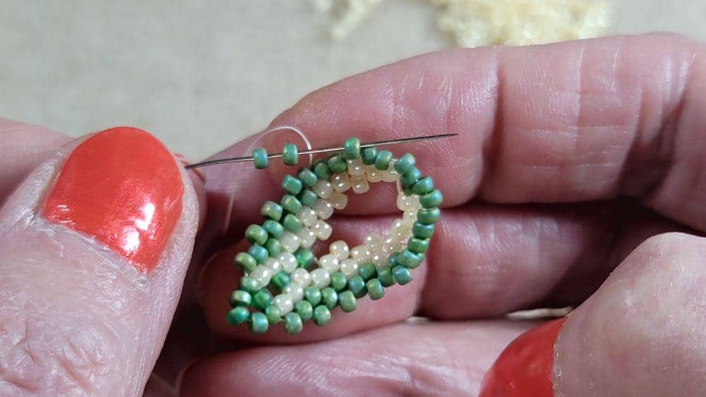 Russian Leaf Variation – Working in a Round – The Alluring Bead Boutique
