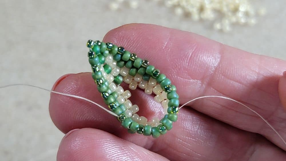 Russian Leaf Variation – Working in a Round – The Alluring Bead Boutique