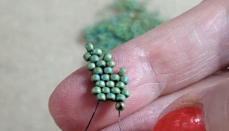 Simple Peyote Leaf – The Alluring Bead Boutique