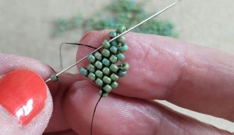 Simple Peyote Leaf – The Alluring Bead Boutique